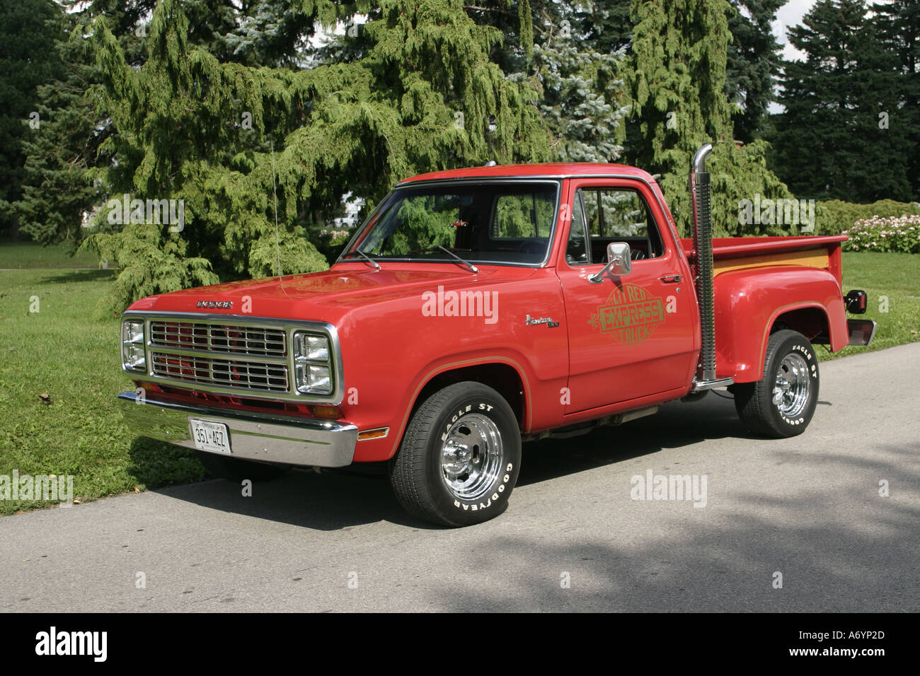 Lil red express truck hi-res stock photography and images - Alamy
