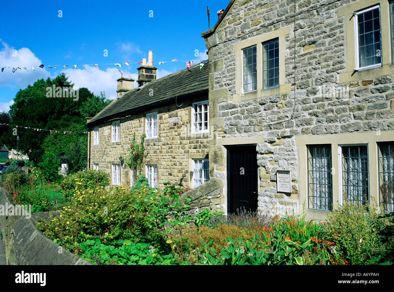 Uk england derbyshire eyam town hi-res stock photography and images - Alamy