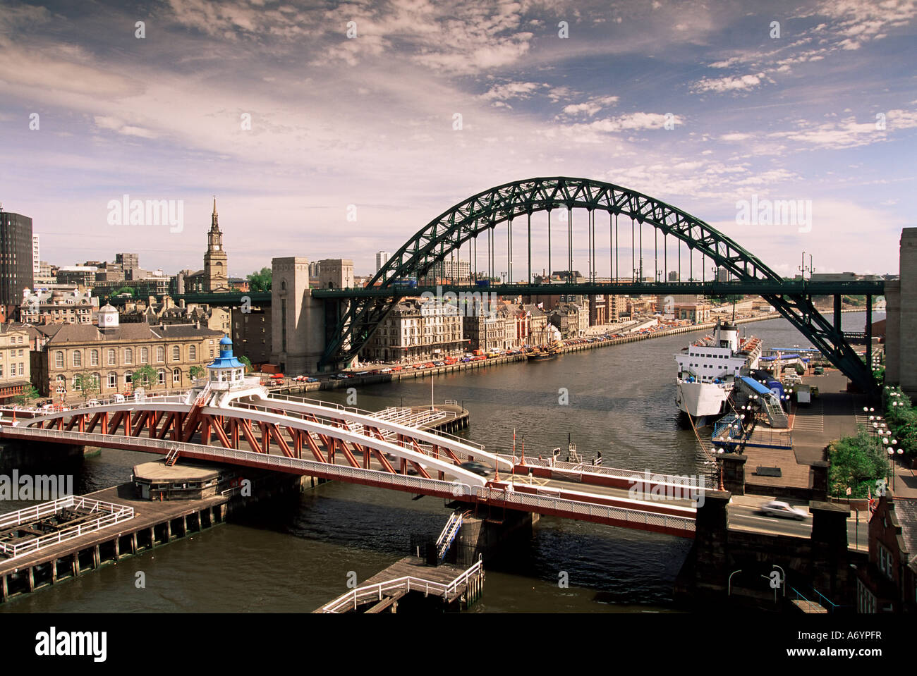Bridges across river hi-res stock photography and images - Alamy
