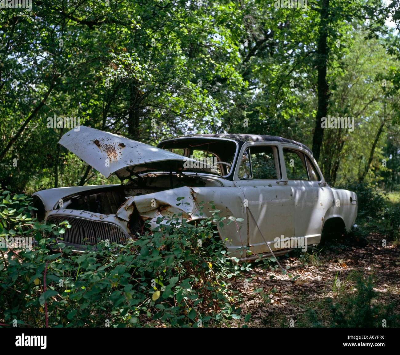 Car wracks hi-res stock photography and images - Alamy