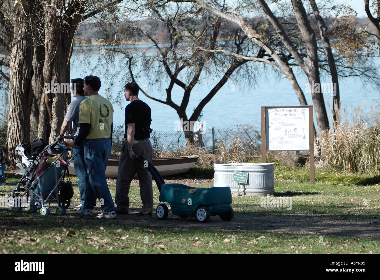 Men pulling wagons hi-res stock photography and images - Alamy