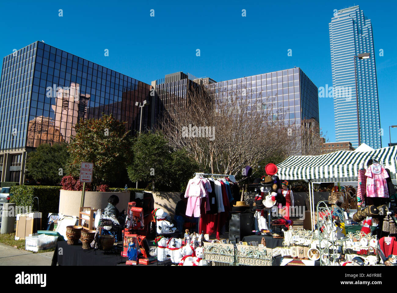 Market in the Dallas downtown Stock Photo - Alamy