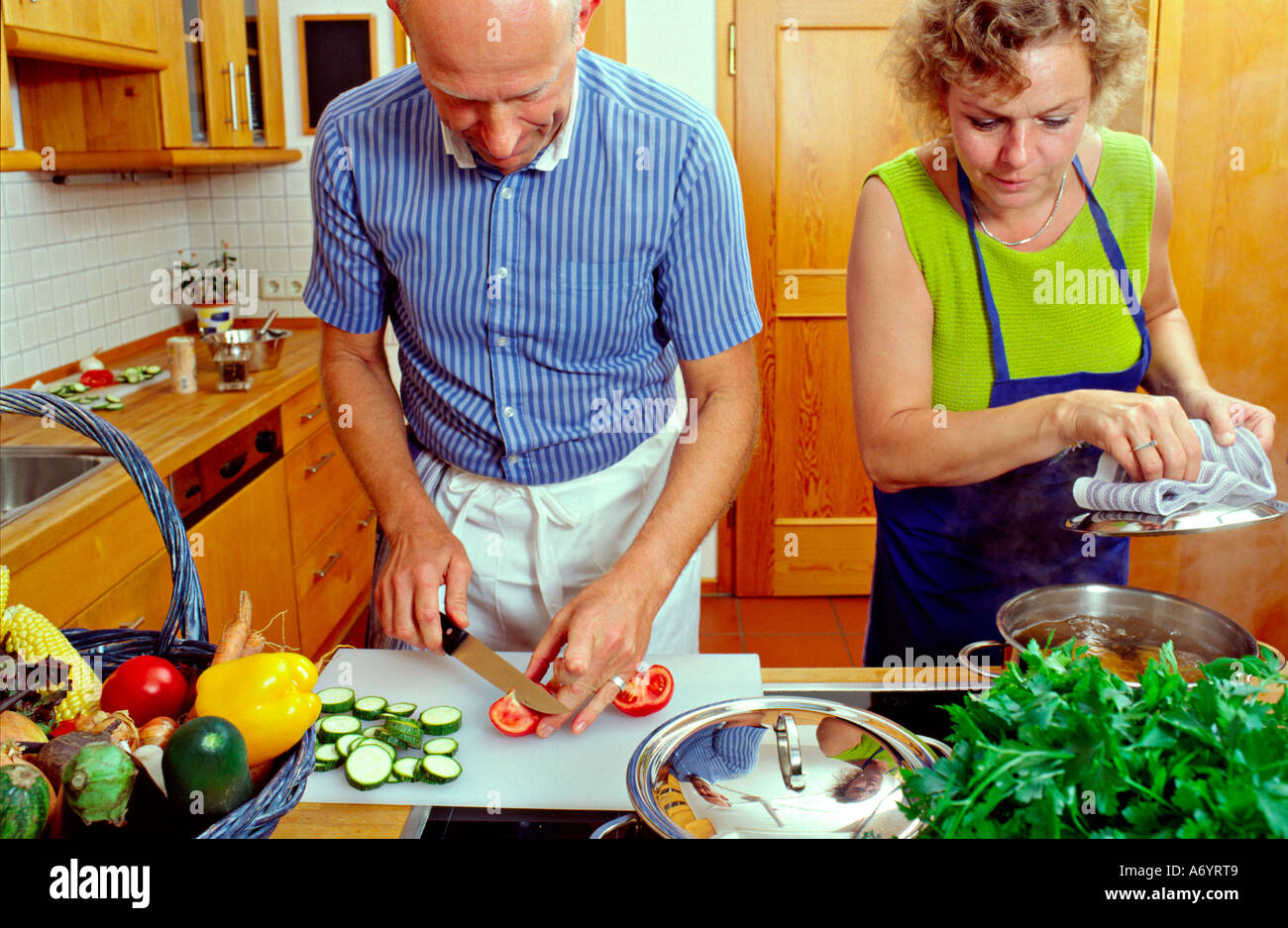 couple cooking together Stock Photo - Alamy