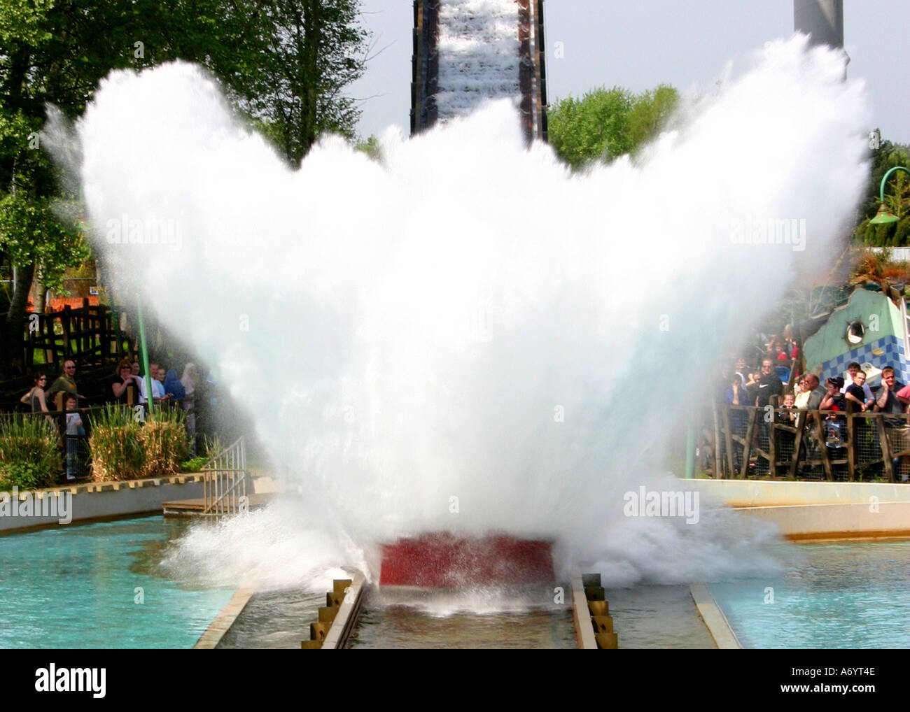 Water splash log flume ride hi-res stock photography and images - Alamy