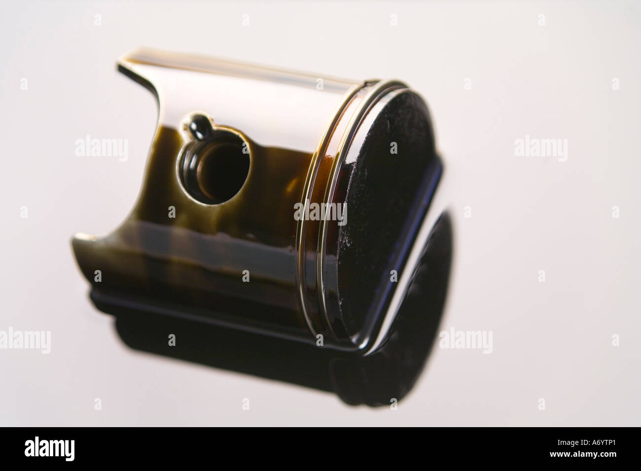 Motorpiston in oil Stock Photo - Alamy