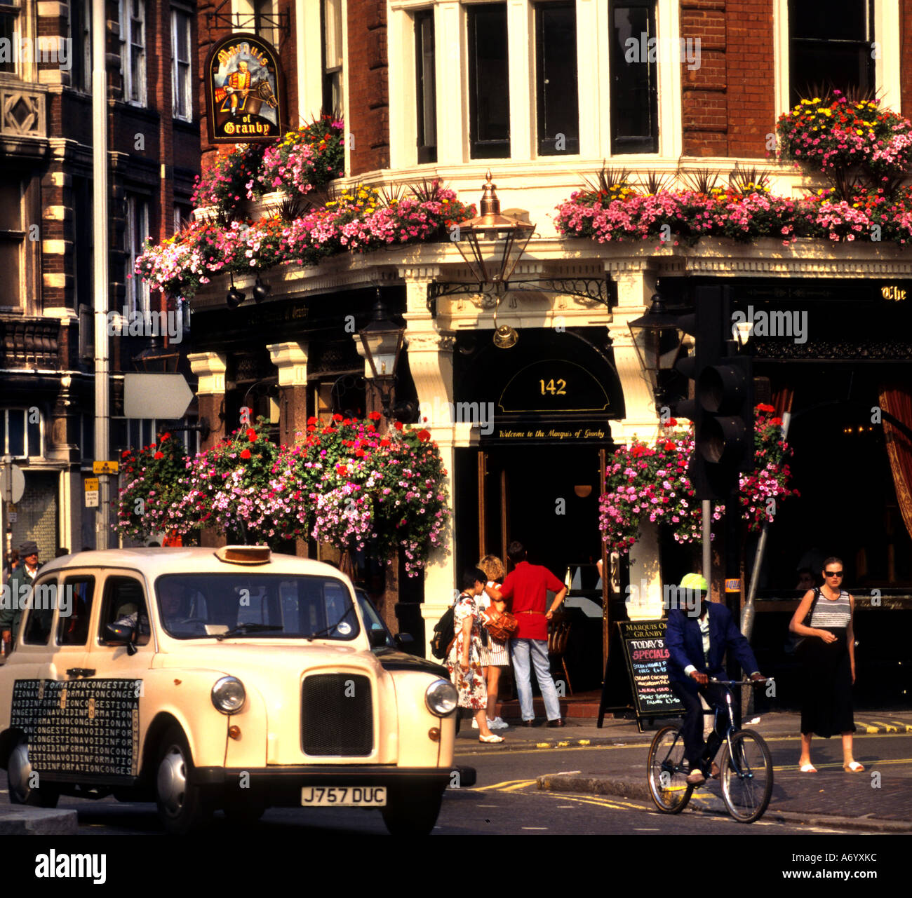 Old london cab hi-res stock photography and images - Alamy