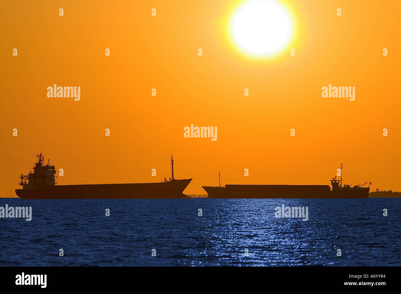 Golden light ships hi-res stock photography and images - Alamy