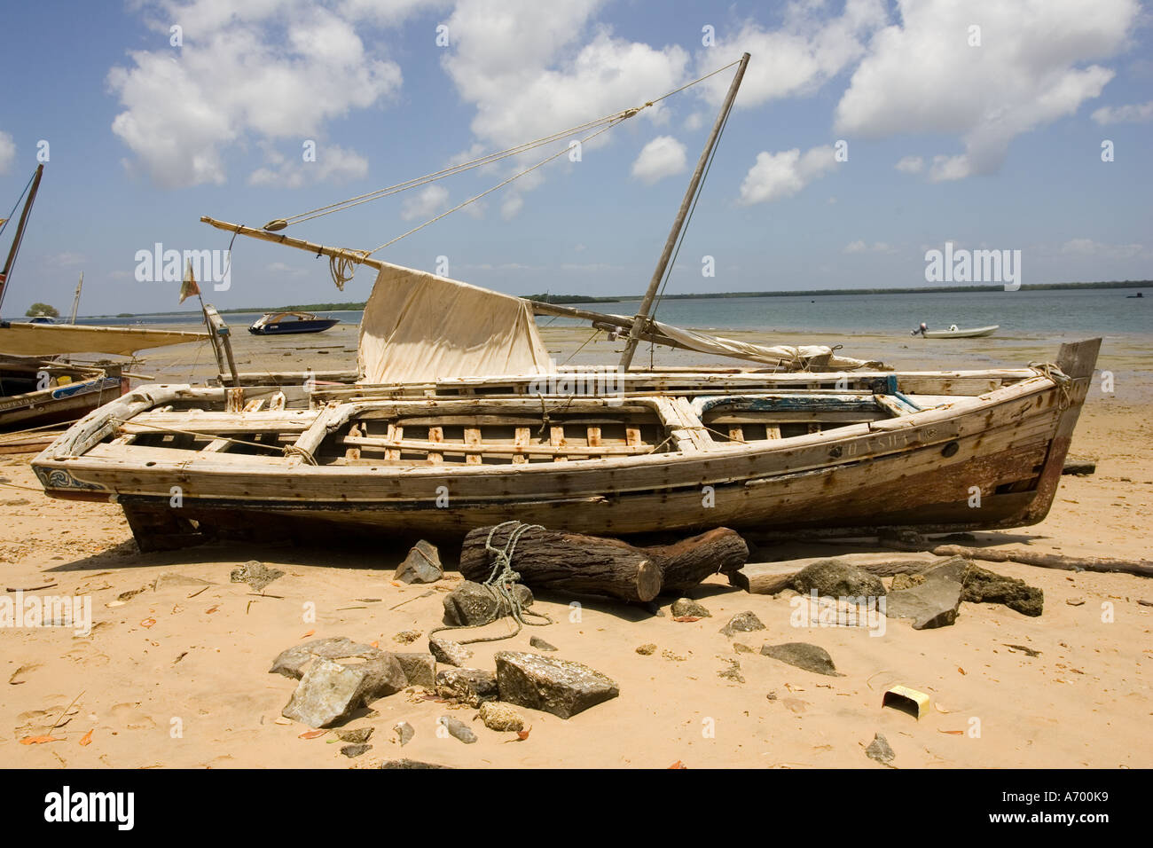Arab dhow lamu hi-res stock photography and images - Alamy