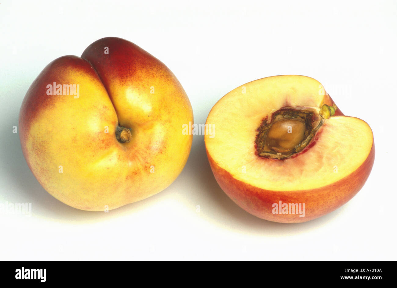 food fruit fruits necatarine nectarines nektarinen Stock Photo - Alamy