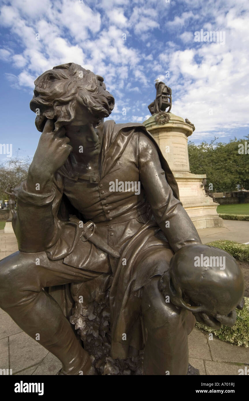 Statue of Hamlet with William Shakespeare behind Stratford upon Avon ...