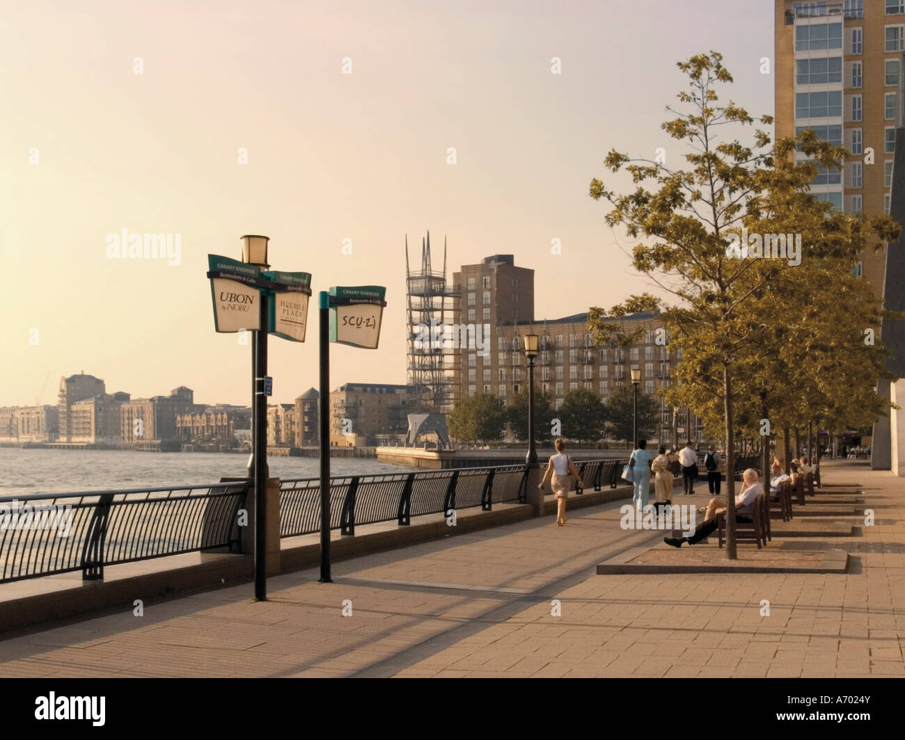 Alongside the thames hi-res stock photography and images - Alamy