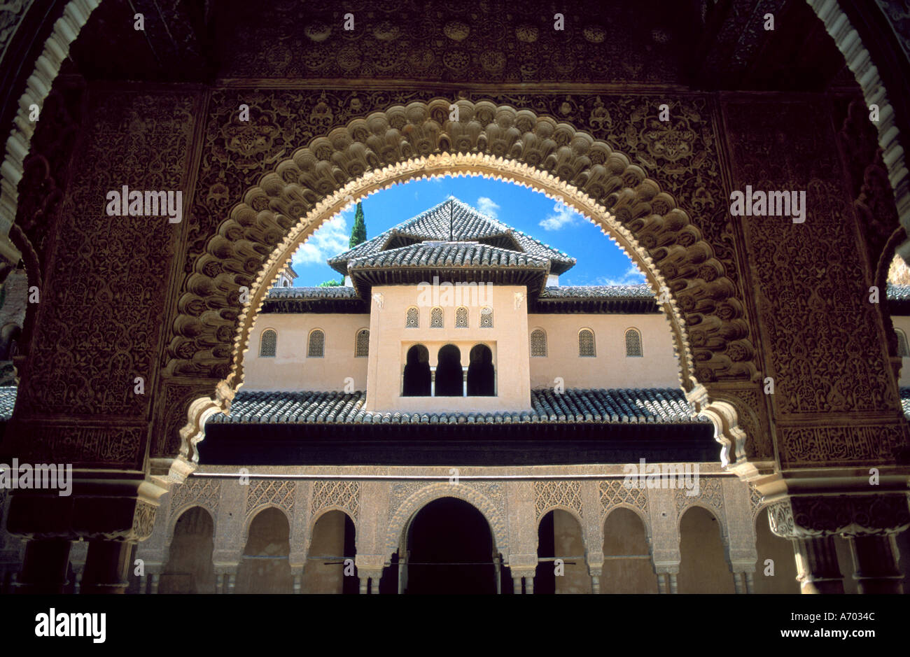 The alhambra interior palace hi-res stock photography and images - Alamy