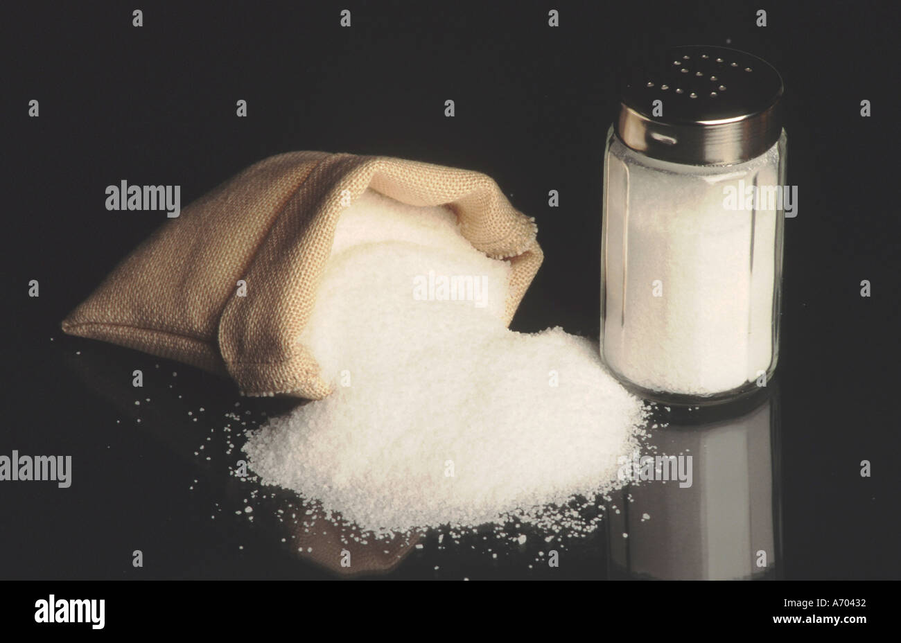 salz salt saltshaker Stock Photo - Alamy