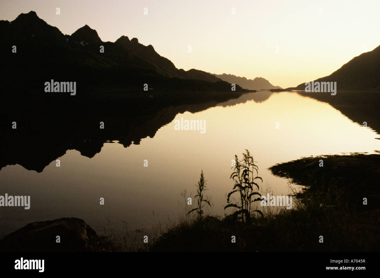 Lofoten midnight sun hi-res stock photography and images - Alamy