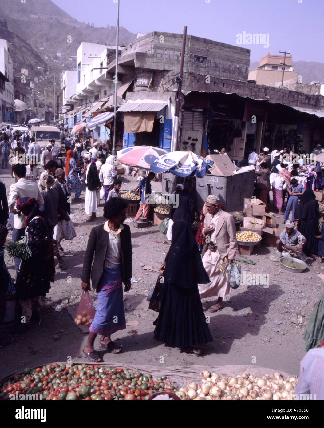 yemen jemen street in the old city of sana sanaa daily life people ...
