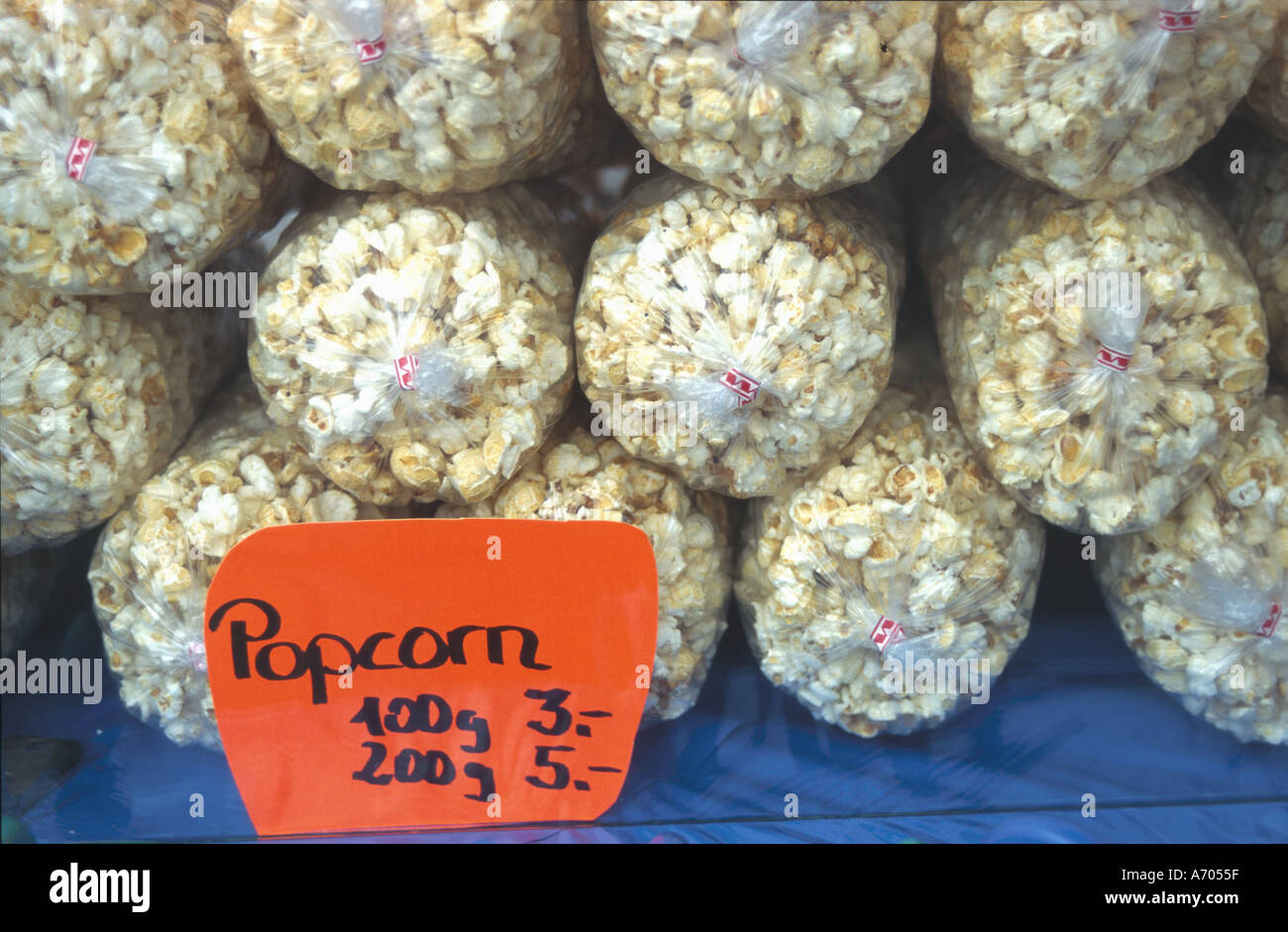 food popcorn at a market Stock Photo - Alamy