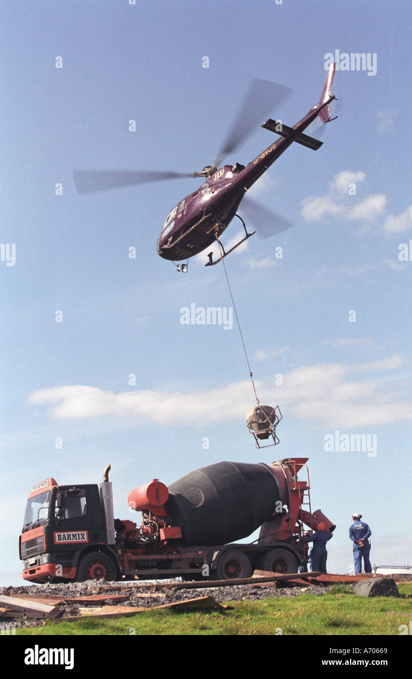 Construction with helicopter hi-res stock photography and images - Alamy