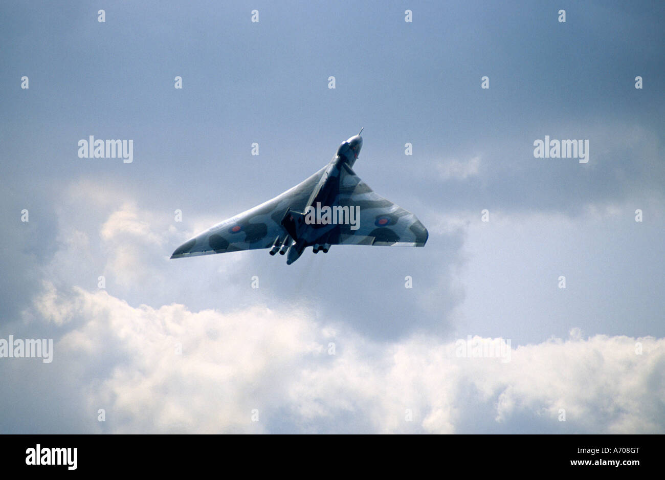 Royal Air Force XH558 Avro Vulcan bomber jet aircraft on last official ...