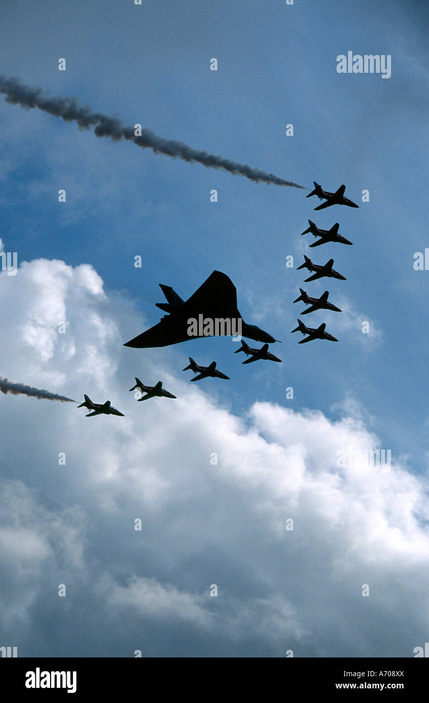 Vulcan xh558 and red arrows hi-res stock photography and images - Alamy