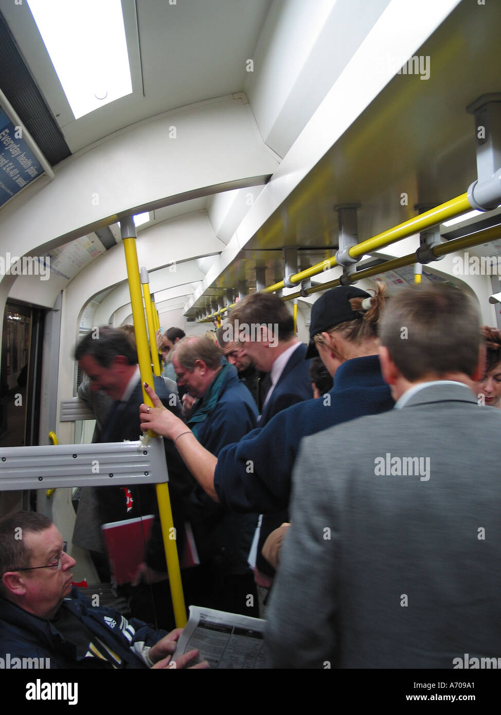 Crowded Circle Line City Commuters Underground Train London Great ...