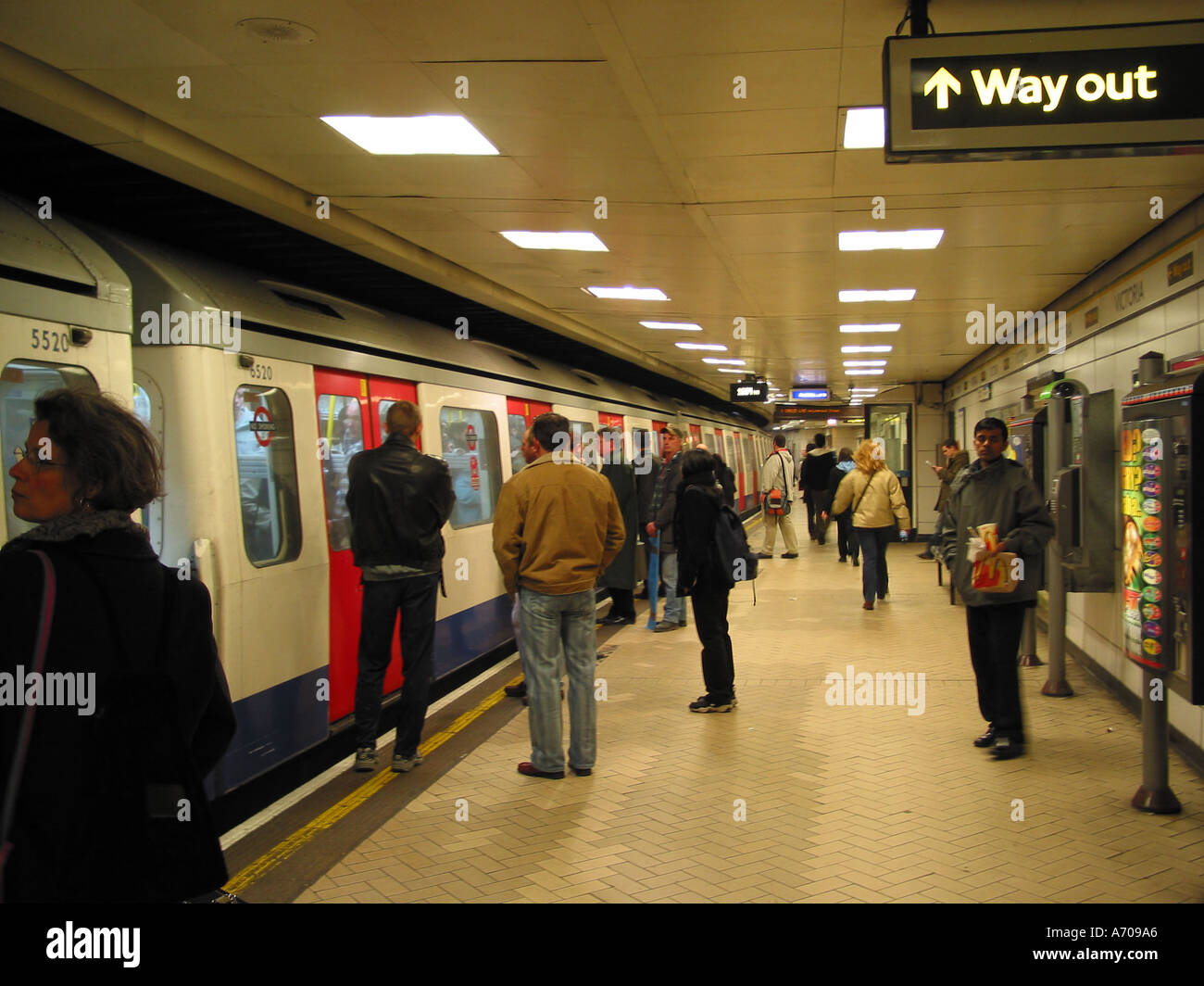 Circle Line City Commuters Underground Train Victoria Station England ...