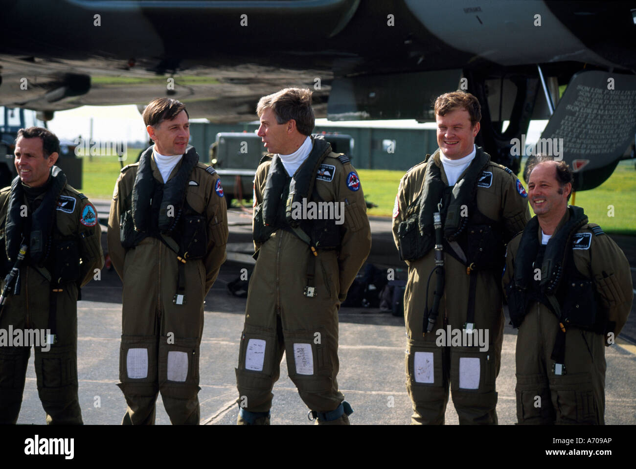 Royal Air Force XH558 Avro Vulcan bomber jet display team aircrew on ...