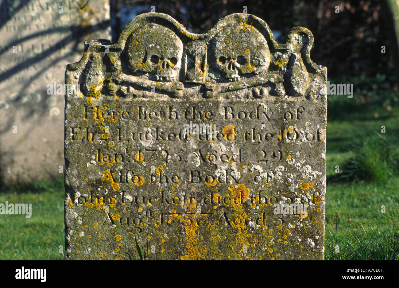 Gravestone with skeleton hi-res stock photography and images - Alamy