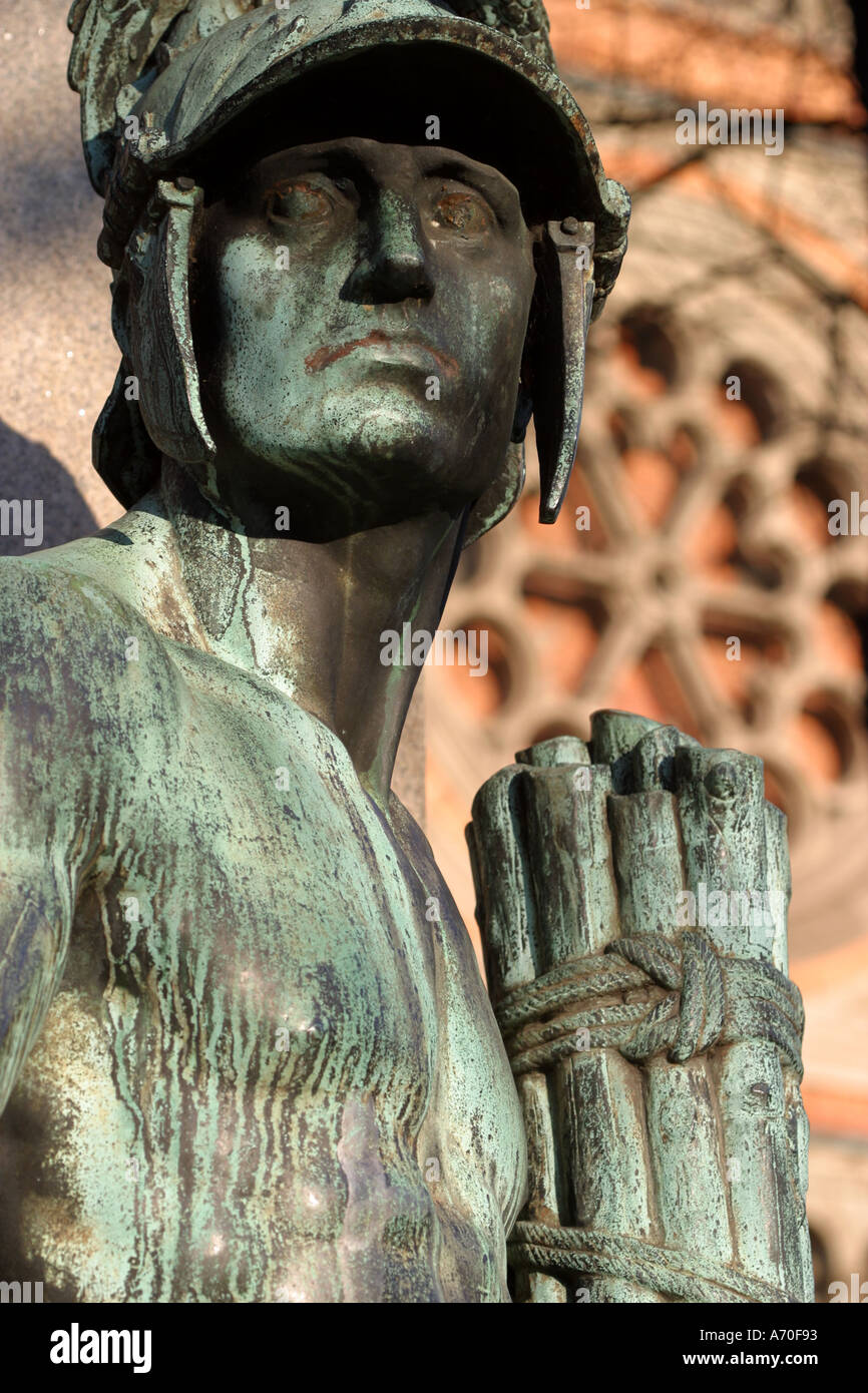 Bismark statue hi-res stock photography and images - Alamy