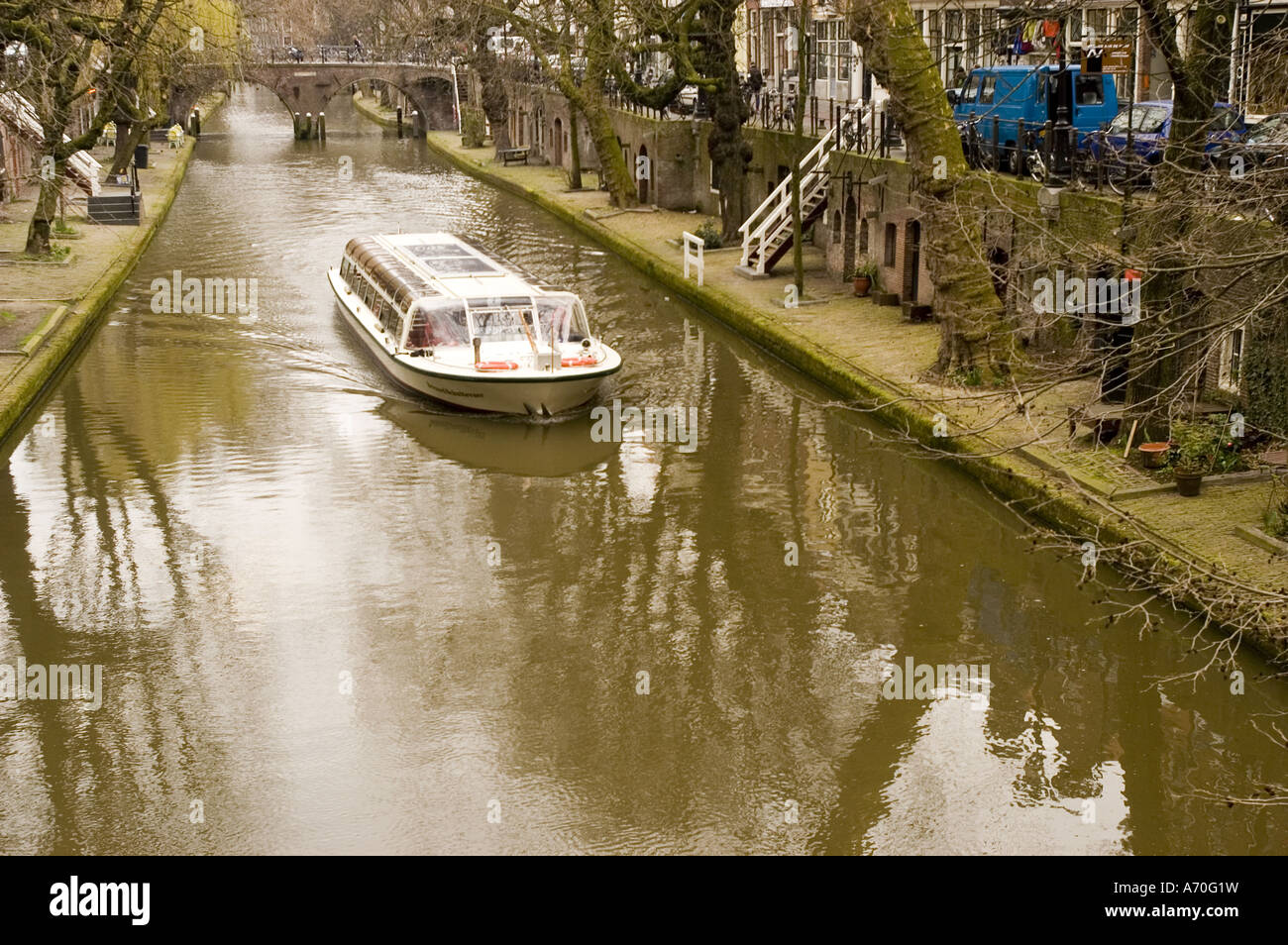 Tourist guide boat and lower bank of Old Canal or Oude Gracht in ...