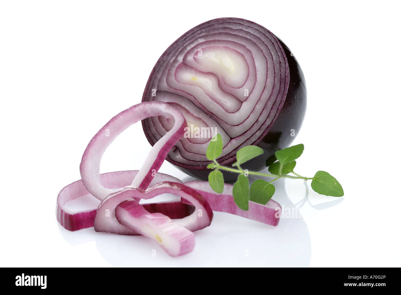 Sliced red onion Stock Photo - Alamy