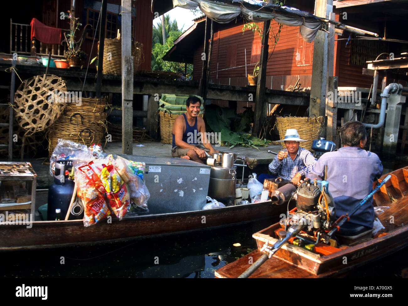 Thailand Damnoen Saduak floating market boat canal Stock Photo - Alamy