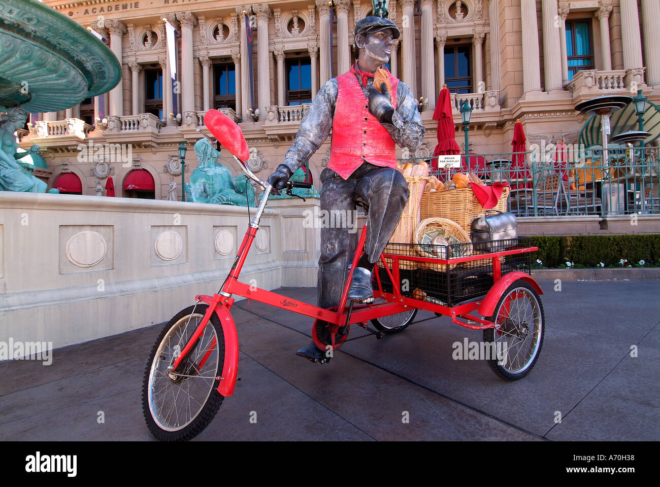 Street performer las vegas hi-res stock photography and images - Alamy
