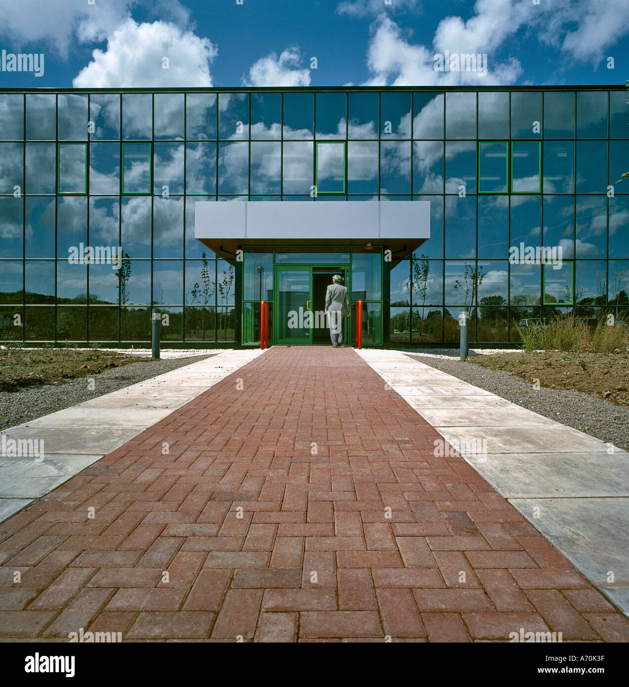 MODERN GLASS OFFICE BUILDING ON BUSINESS PARK ESTATE UK Stock Photo - Alamy