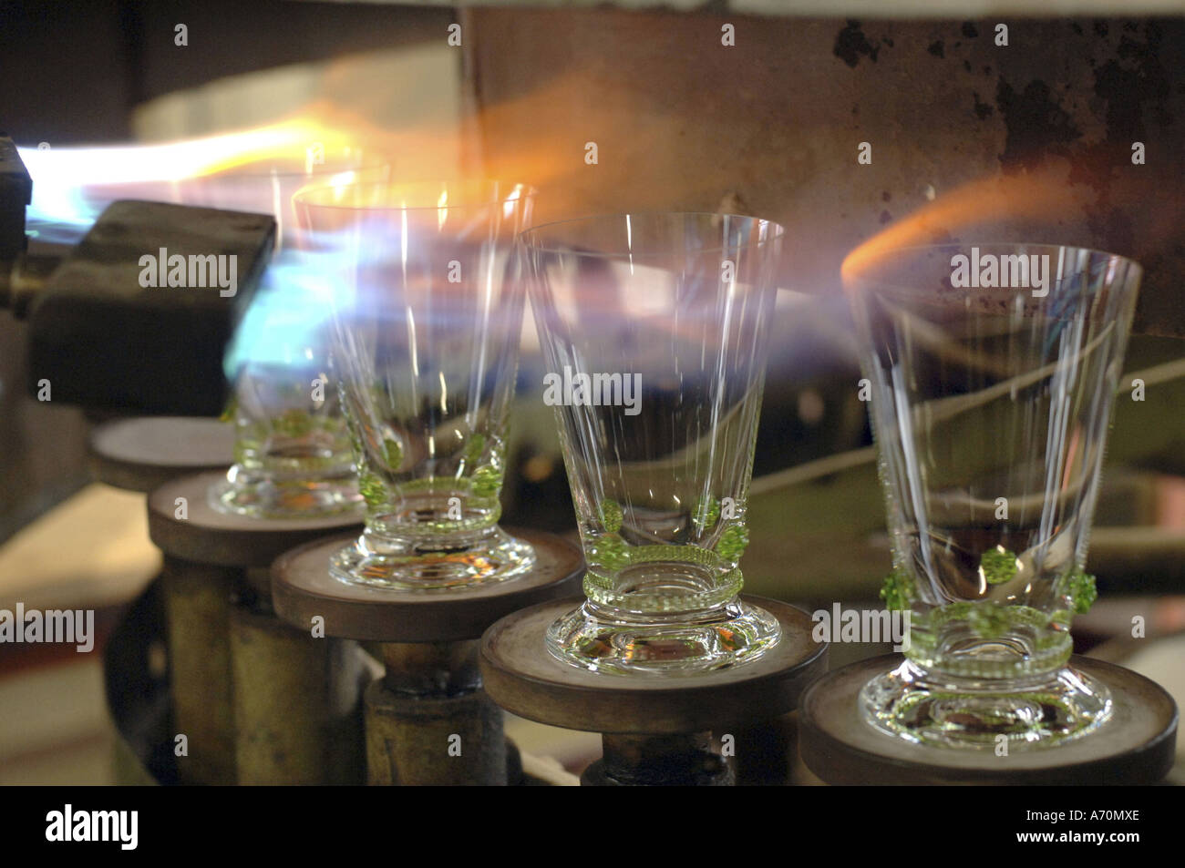 Theresienthaler crystal kristall-Manufaktur. Finished glasses are again ...