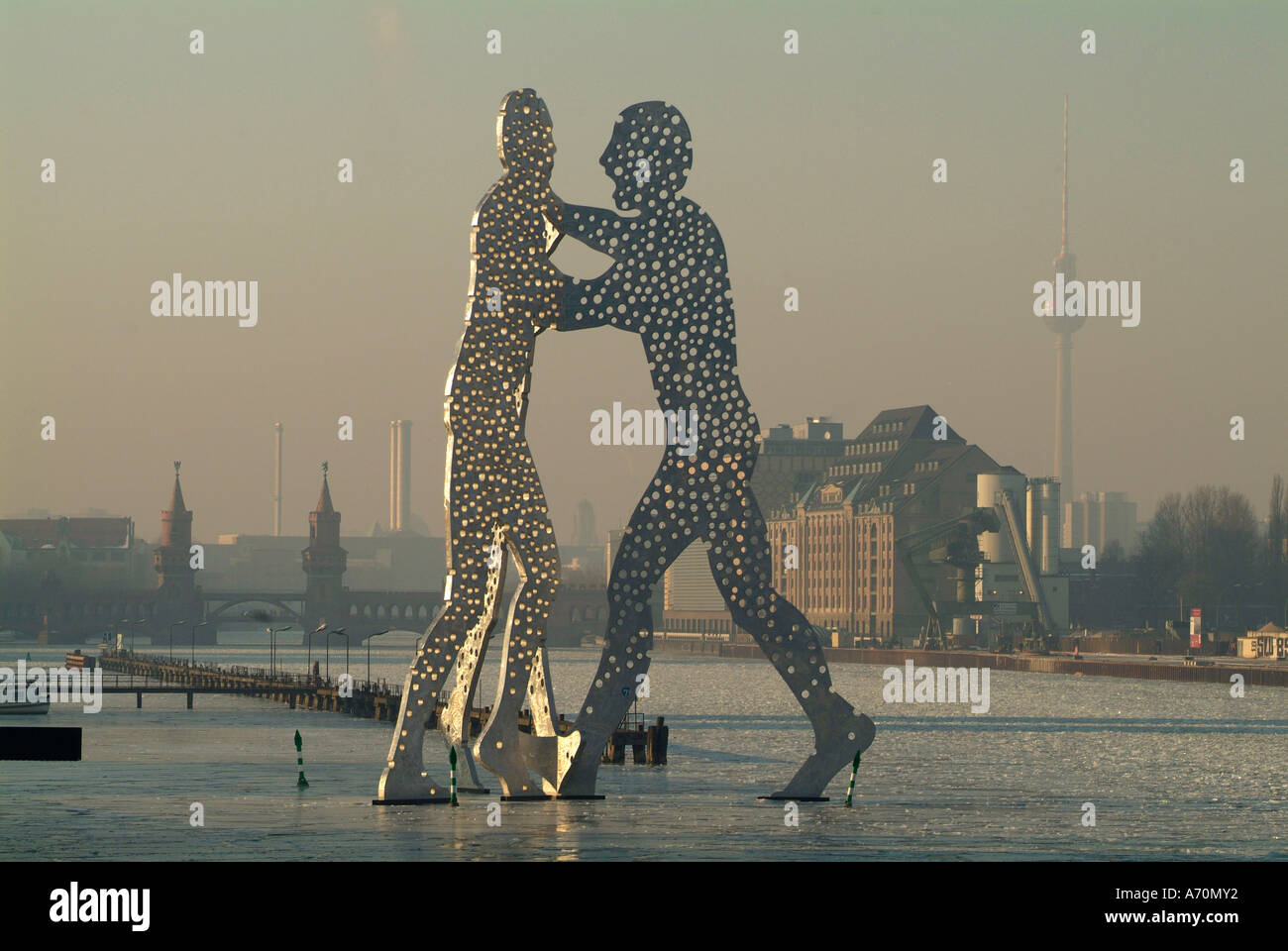 Molecule Men, a monumental work of art, of Jonathan BOROFSKY in the ...
