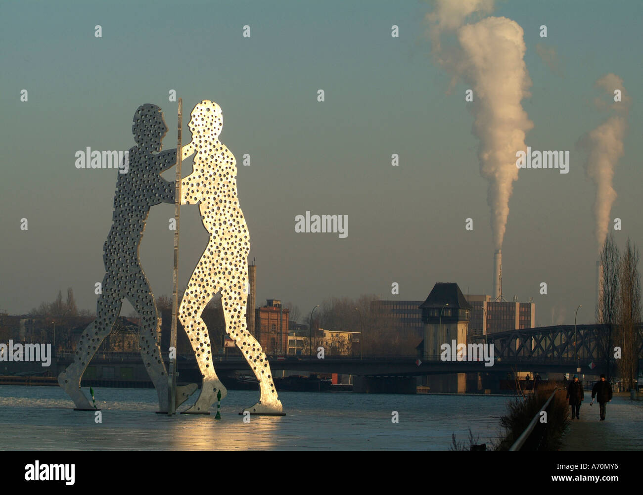 Molecule Men, a monumental work of art, of Jonathan BOROFSKY in the ...