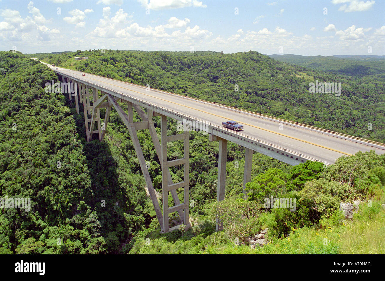 Bacunayagua bridge between Matanzas & Havana, crosses the Yumuri Valley ...