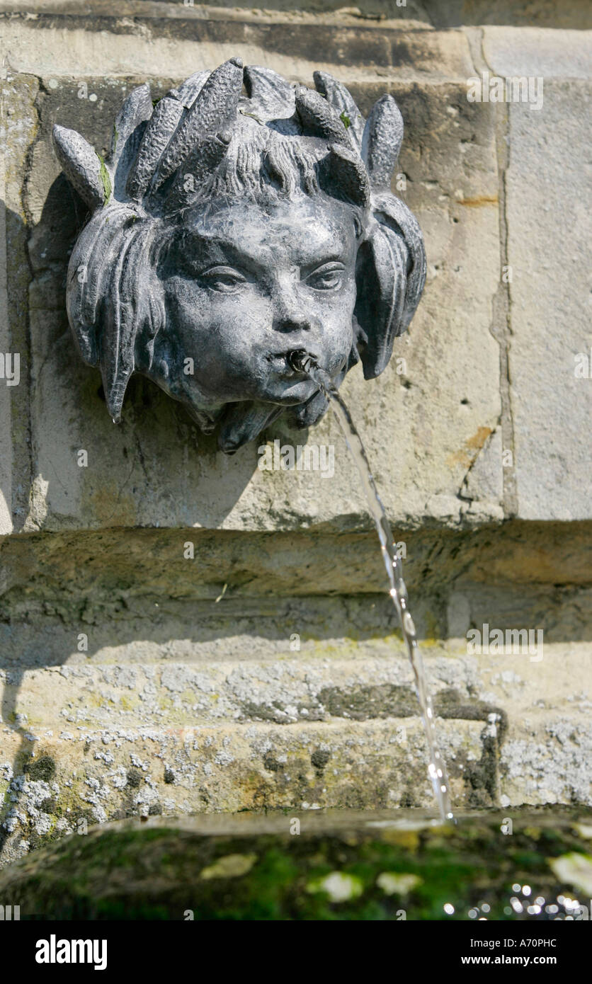 Head spitting water hi-res stock photography and images - Alamy