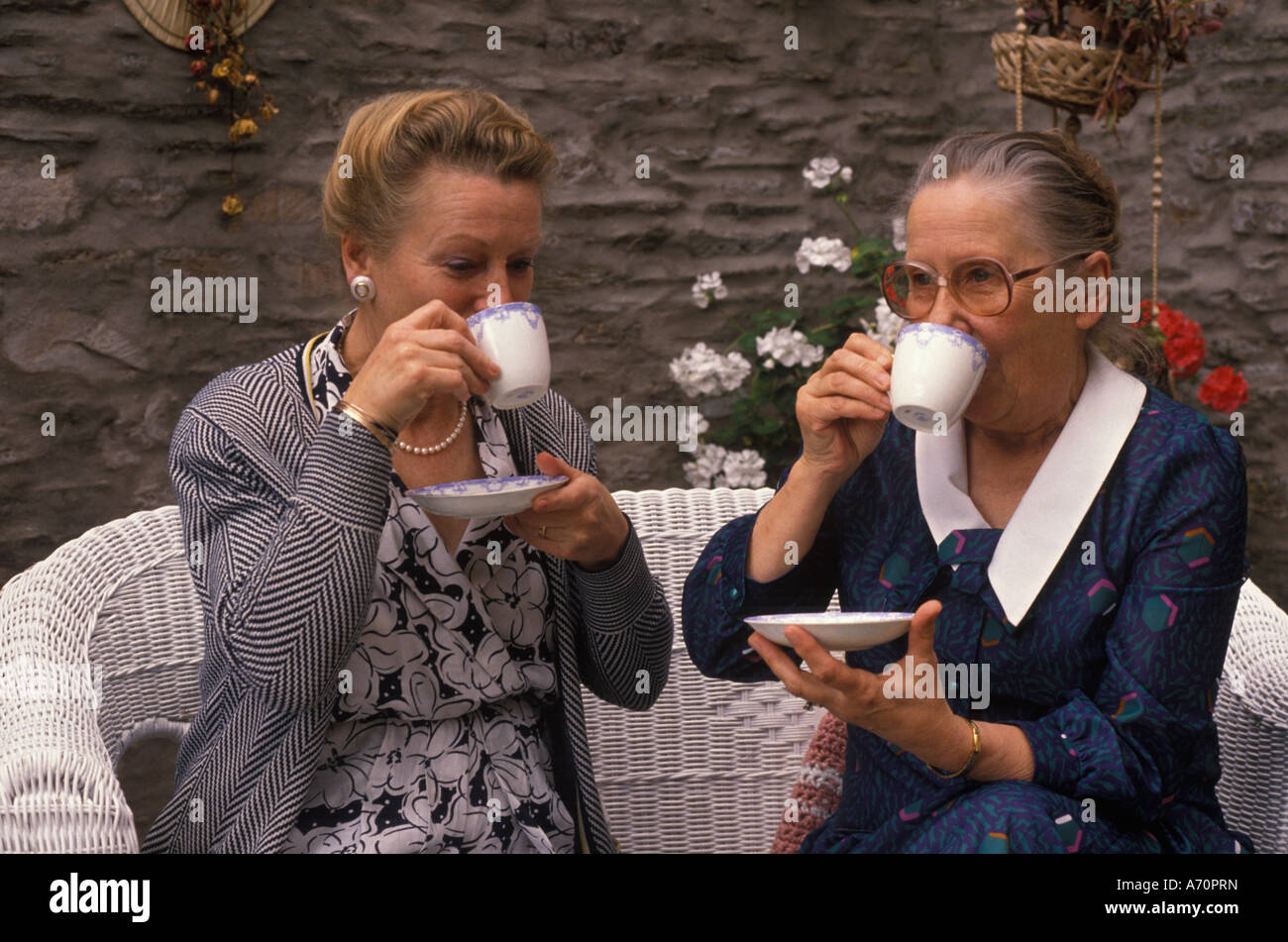 two elderly women drinking tea Stock Photo - Alamy