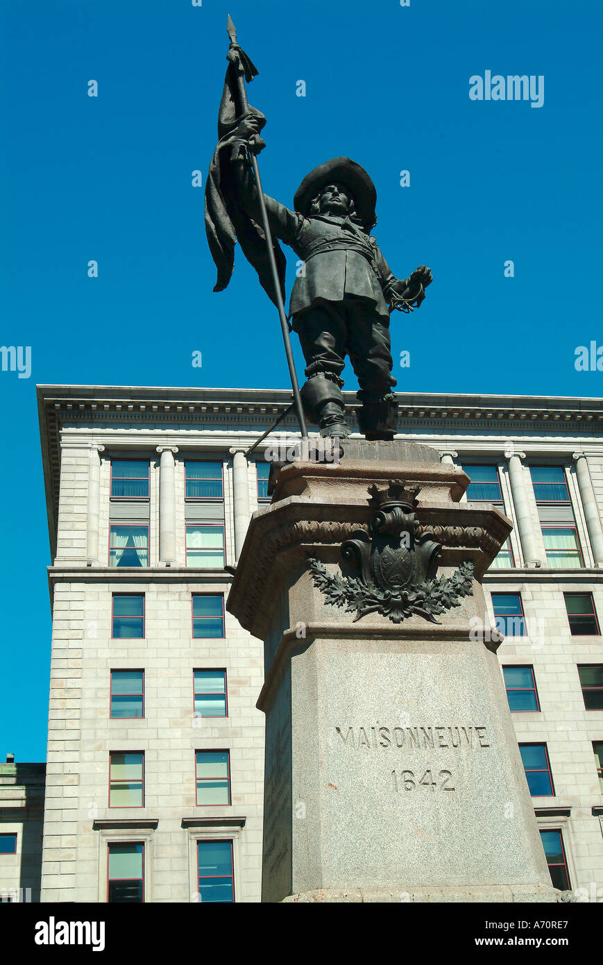 Statue of Maisonneuve founder of Montreal Stock Photo - Alamy