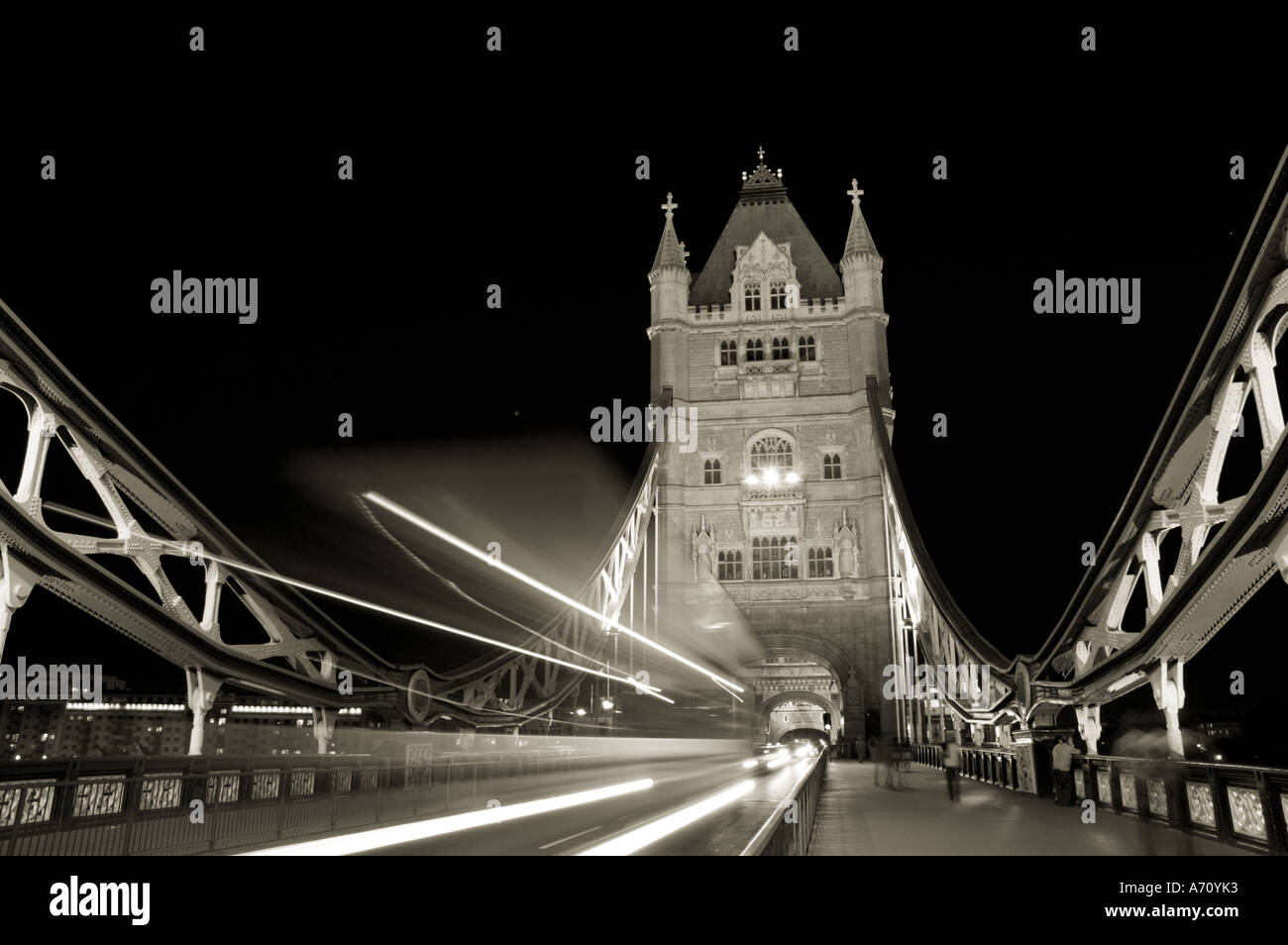Streaming traffic on the Tower Bridge in London, England at night Stock ...
