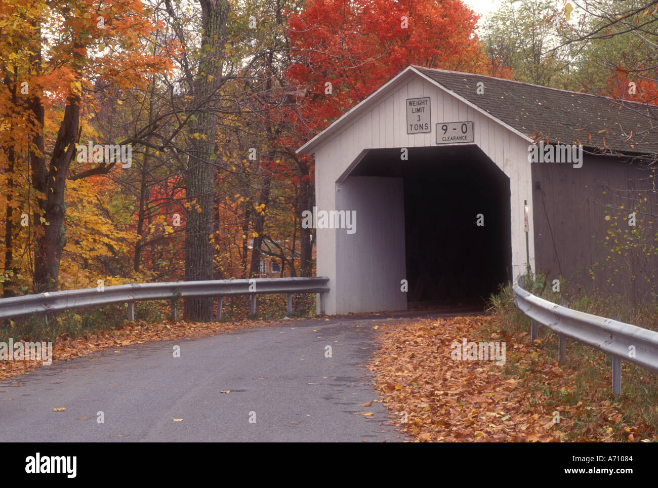New york rustic bridge hi-res stock photography and images - Alamy