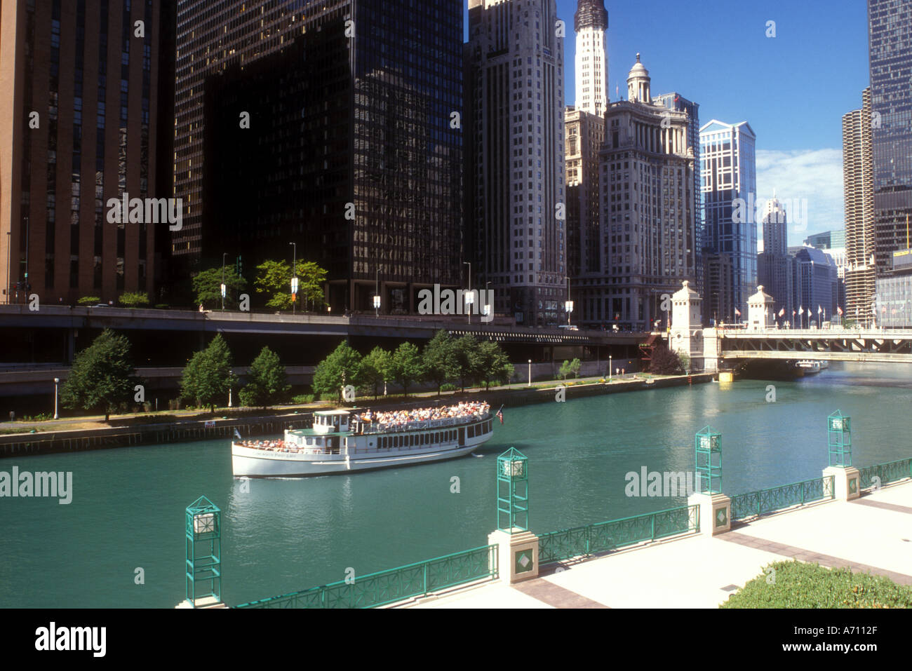 Tour along chicago river hi-res stock photography and images - Alamy