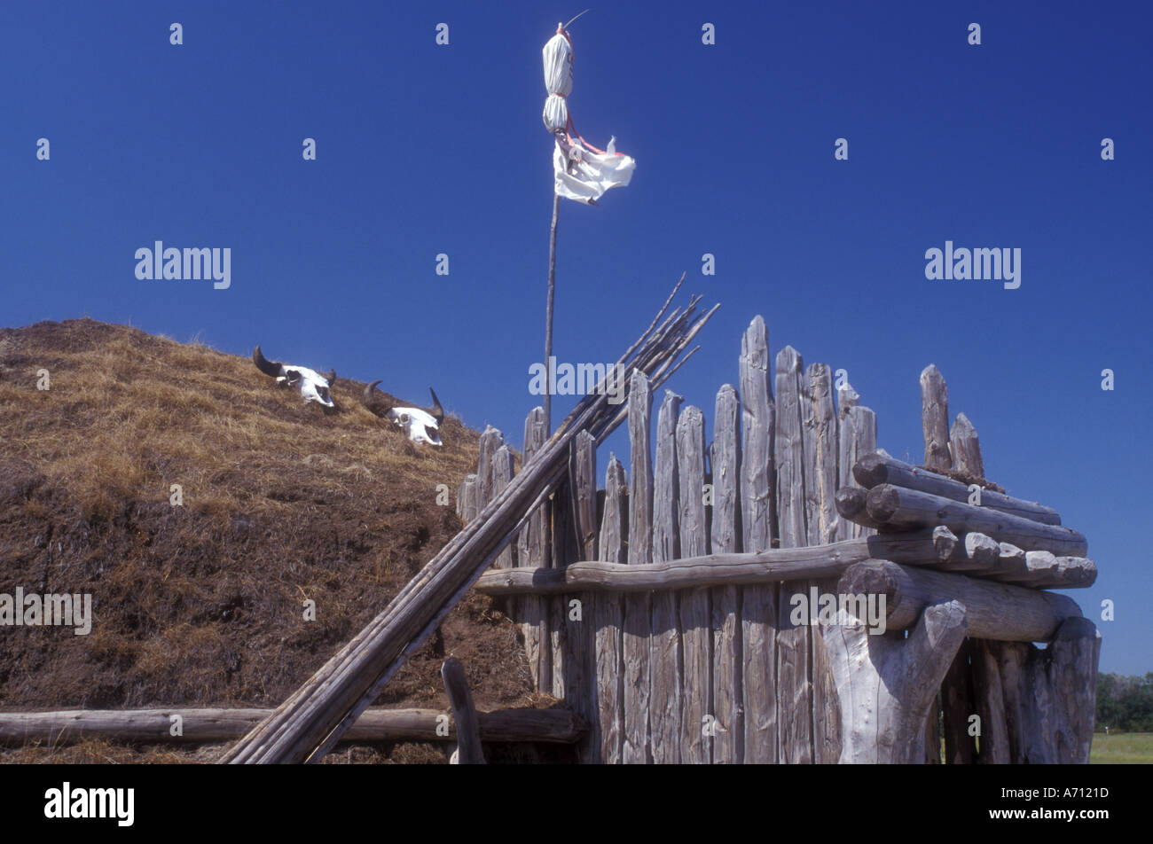 Earth lodge native american hi-res stock photography and images - Alamy