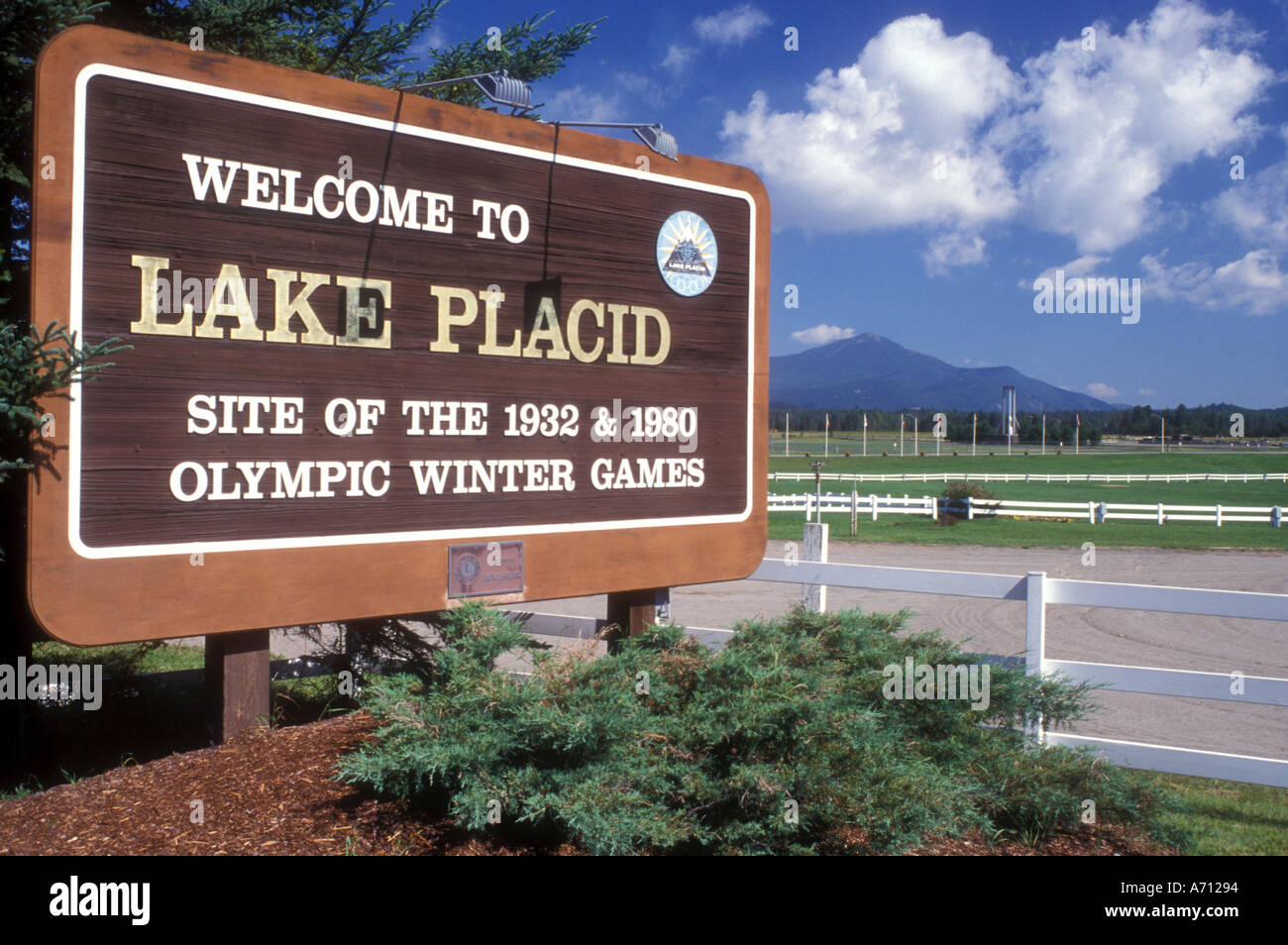 Adirondack state park sign hi-res stock photography and images - Alamy