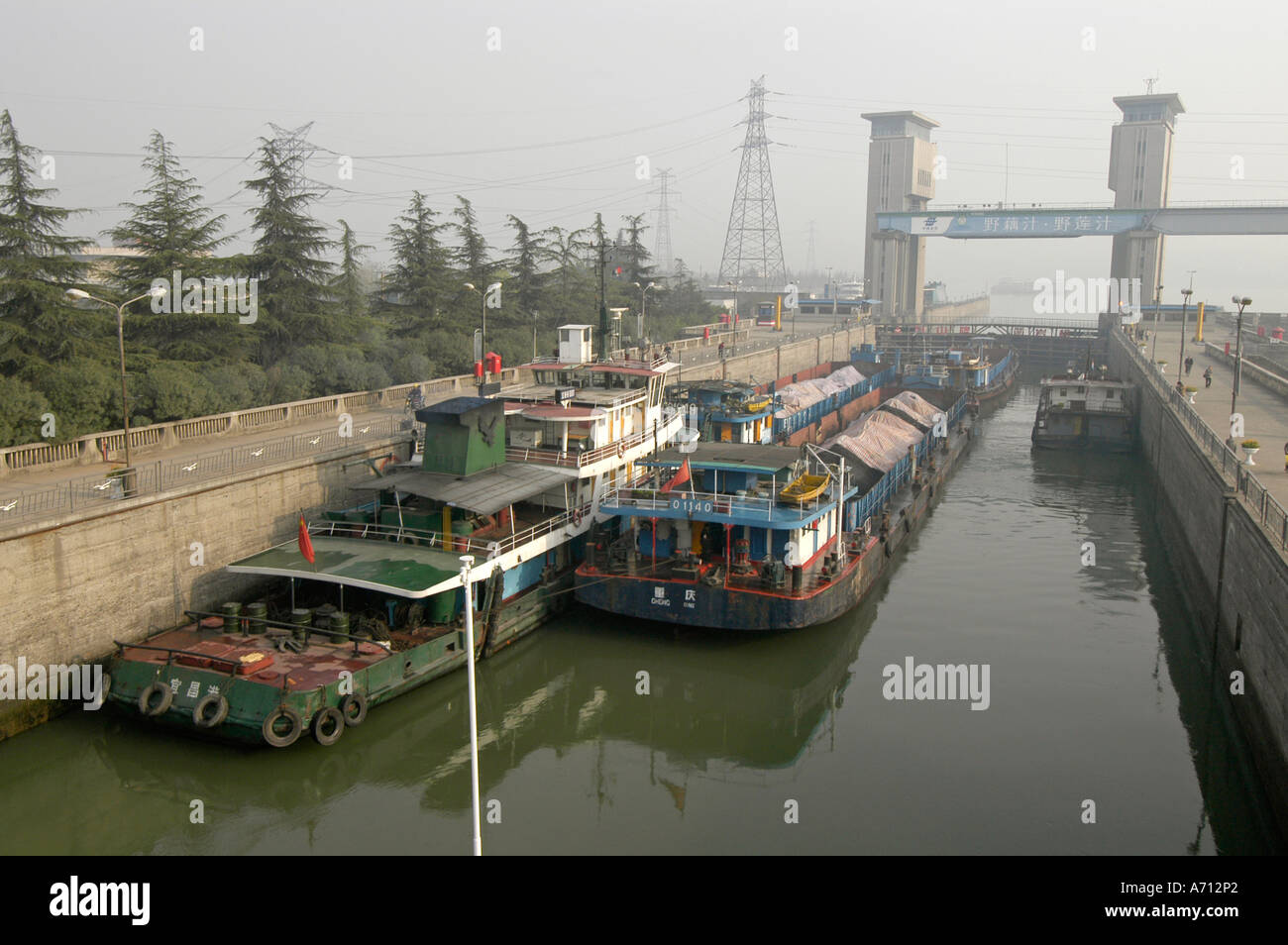 Cargoships on the Jangzi River in the Gezhouba locks near Yichang ...