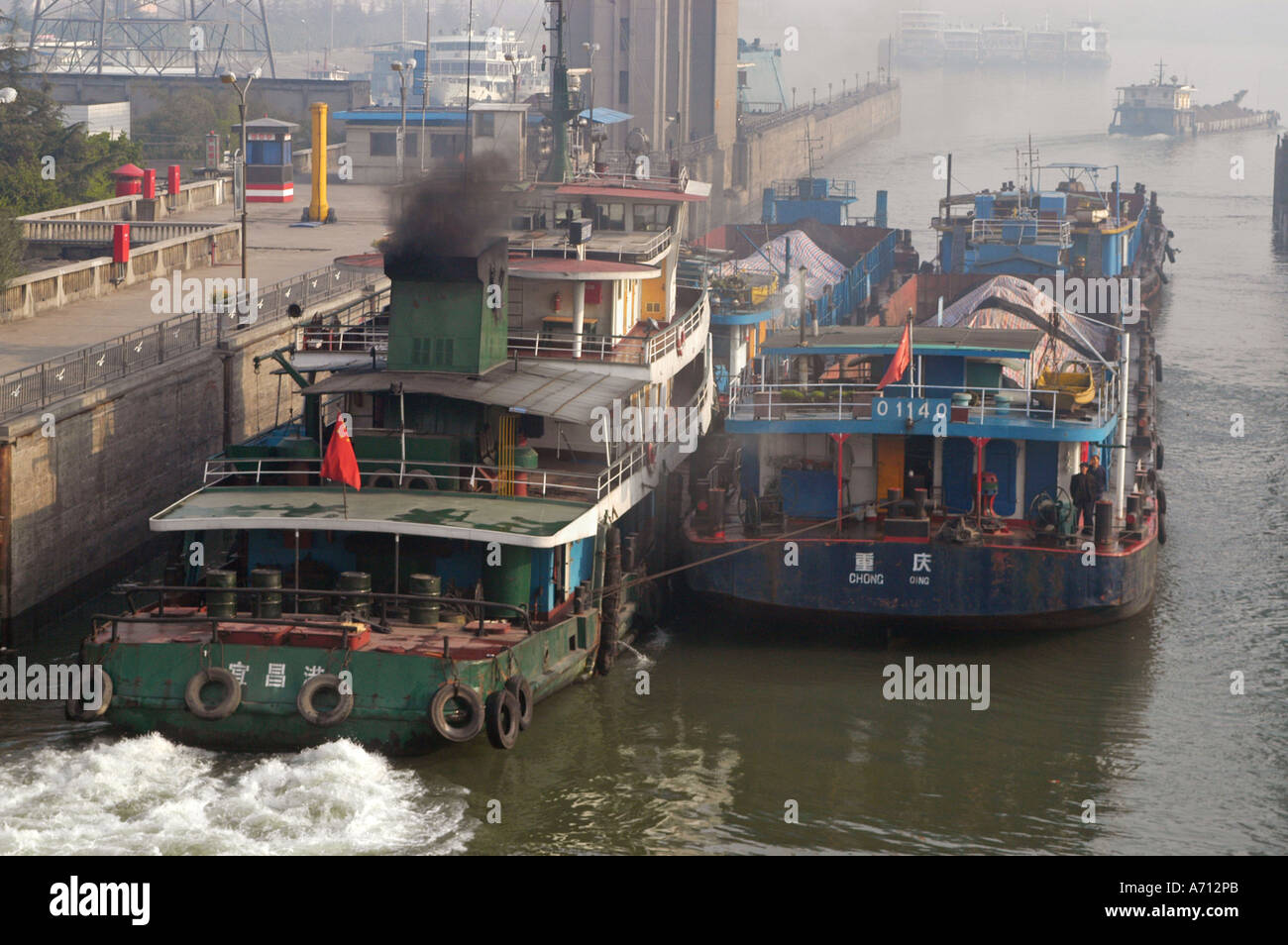 Cargoships hi-res stock photography and images - Alamy