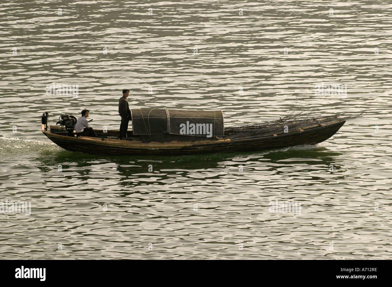 Traditional sampan on the Jangtze river, china Stock Photo - Alamy