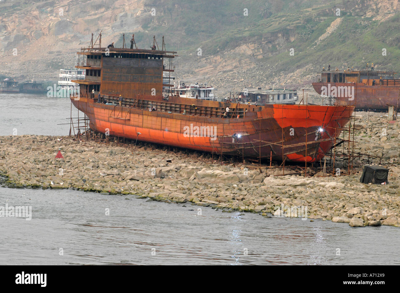 Asian shipbuilding hi-res stock photography and images - Alamy