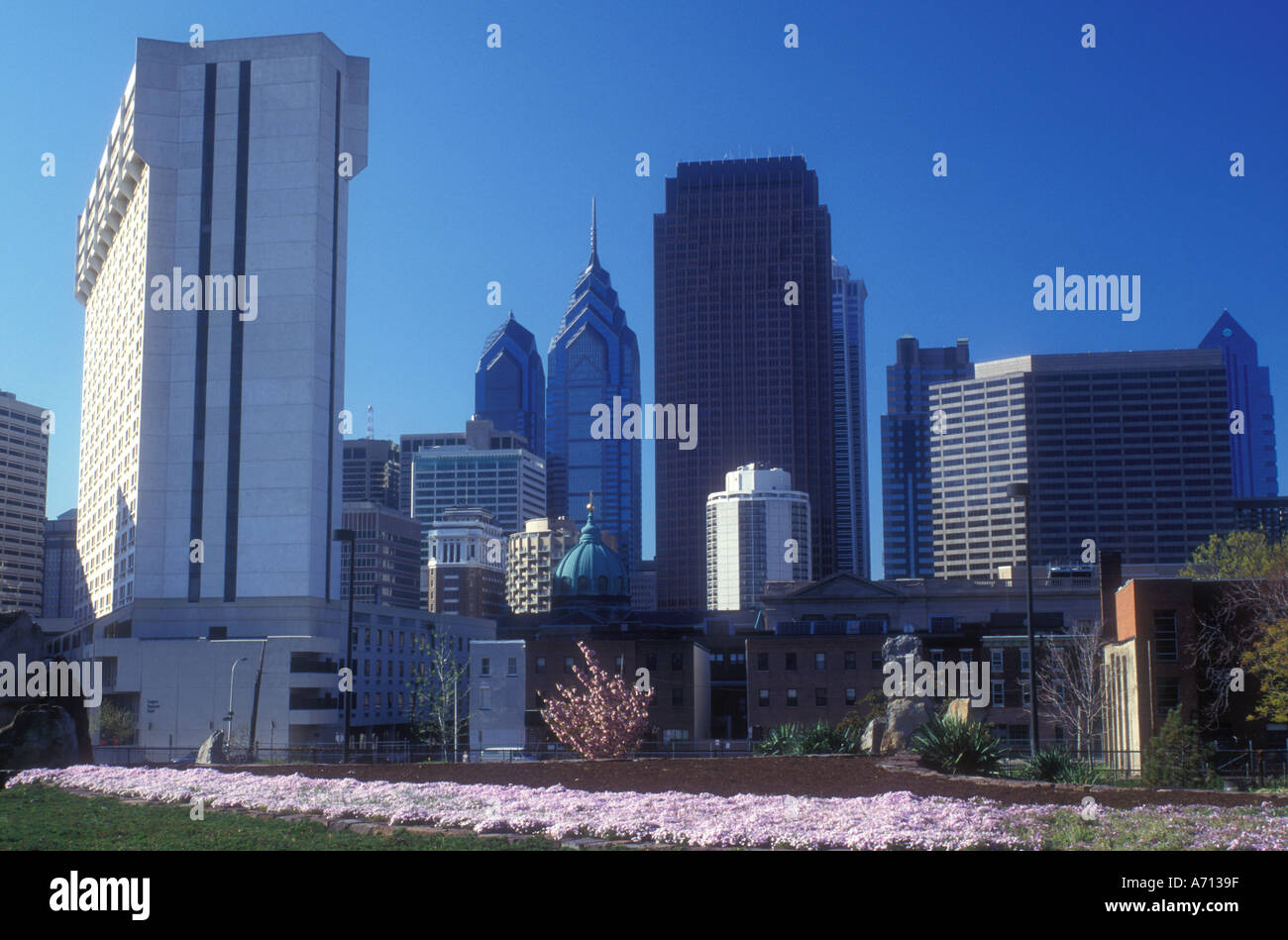 Philadelphia skyline from spring hi-res stock photography and images ...
